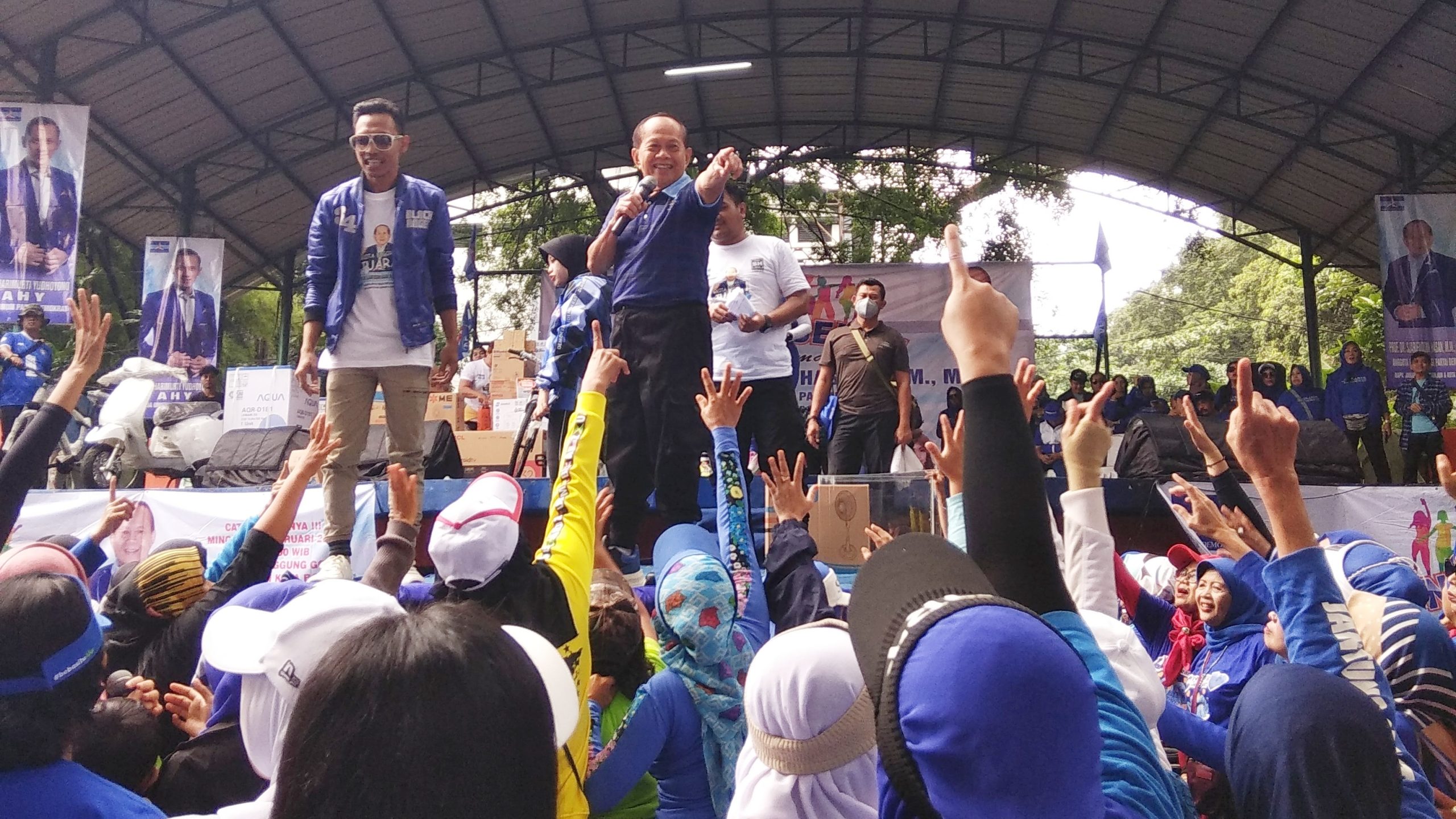 Semangat Sjarifuddin Hasan Senam Bareng Warga Bogor - Bogor Online